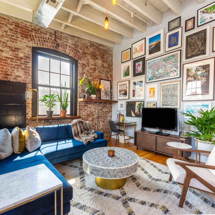 This Bright Brooklyn Loft Has Gorgeous Gallery Wall Inspo | Apartment ...
