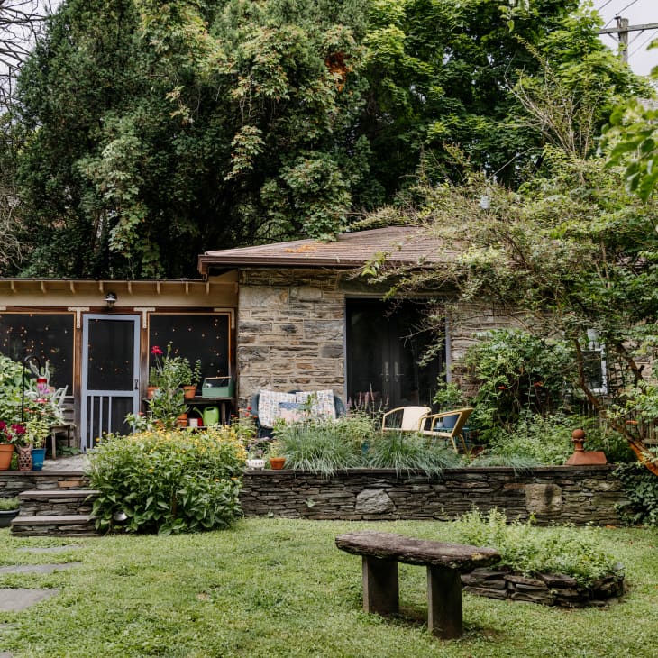 What Is a Cottage-Style Home? Tour These 12 Cozy Examples | Apartment ...