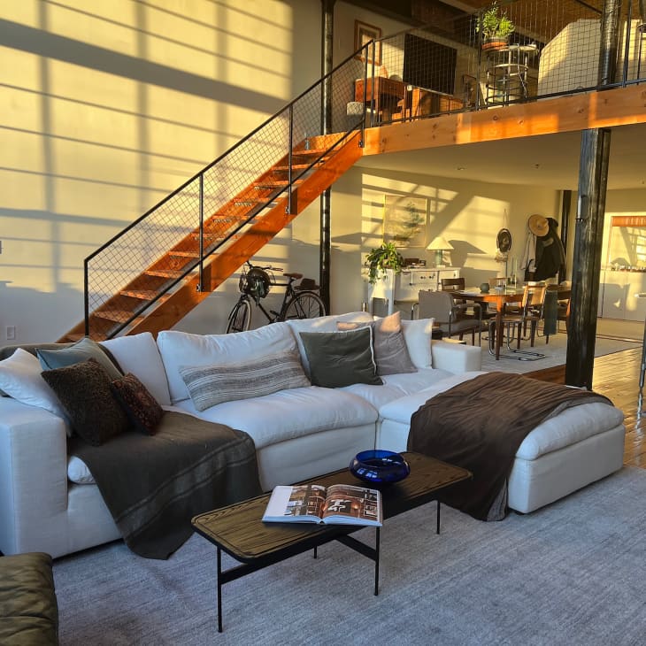 See How Big Windows Light Up an Industrial Rental Apartment | Apartment ...