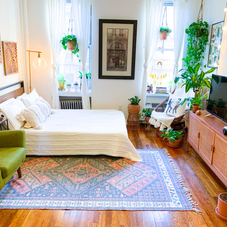 Tiny 280-Square-Foot Manhattan Studio Apartment Tour Photos | Apartment ...