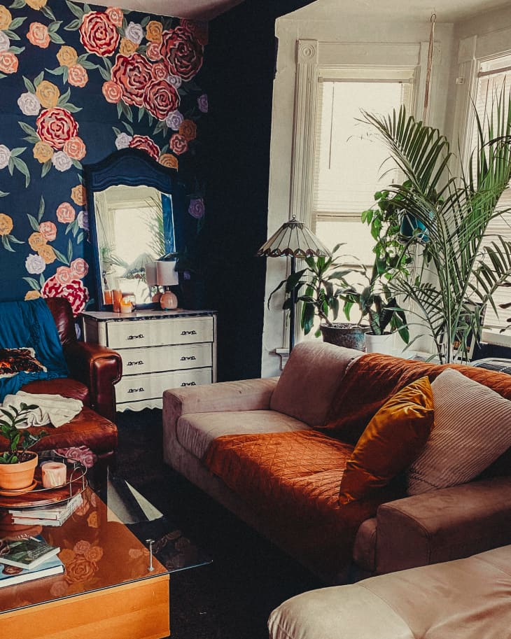 DIY Painted Wall in a Rental Apartment Photos | Apartment Therapy