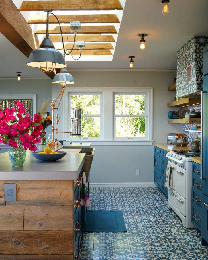 3 Design Lessons Worth Stealing from This Colorful Kitchen In ...