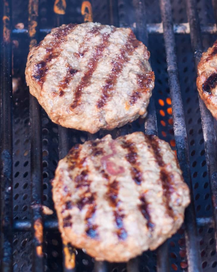 how to grill burgers and keep them juicy