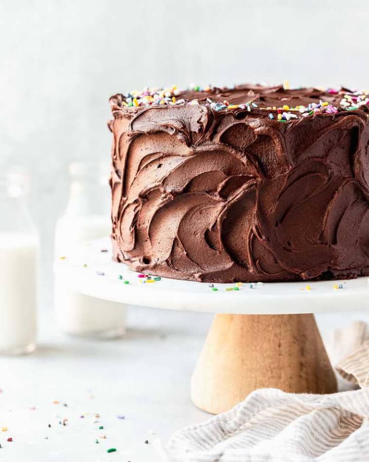 Cutting Round Cakes Just Got Easier with This Super-Easy Hack | The Kitchn