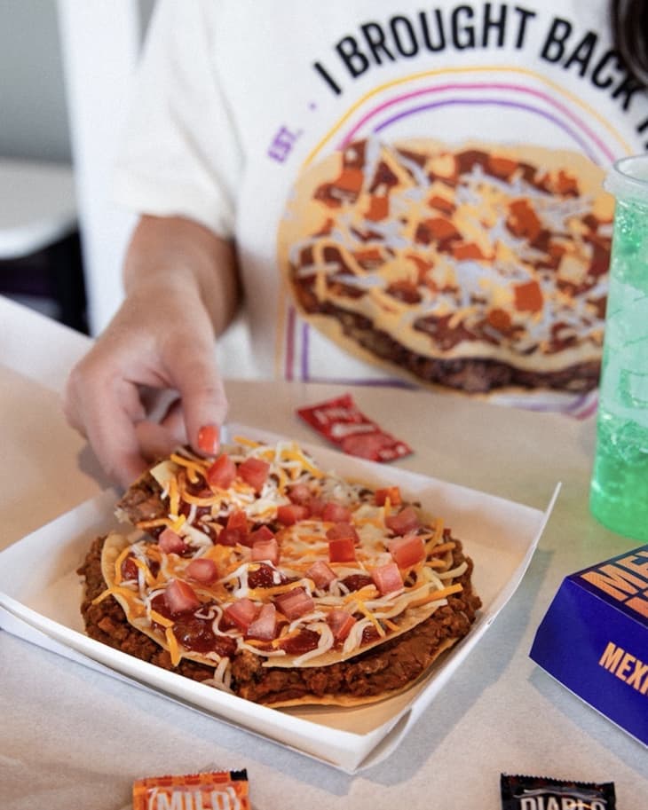 Taco Bell Announces the Return of the Mexican Pizza to Menus Nationwide ...