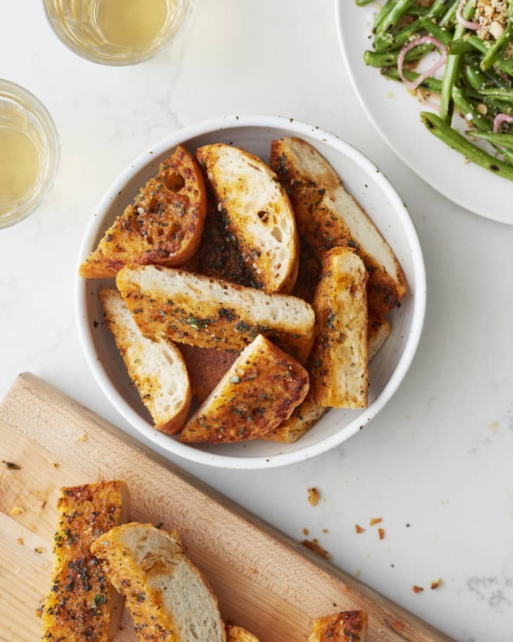 Thanksgiving Garlic Bread | The Kitchn