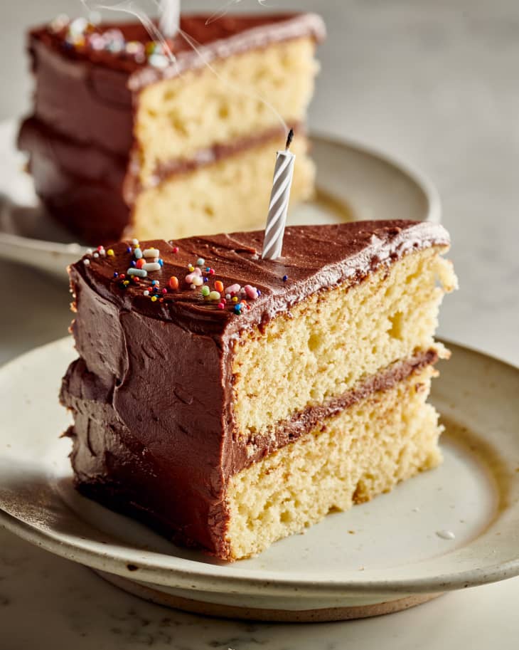 Review: Surprise Popping Cake and Cupcake Stand | The Kitchn