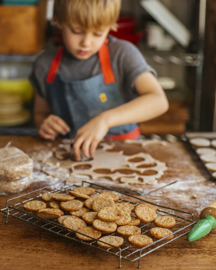 The Magical Effects of Baking Crackers With My Kids | The Kitchn