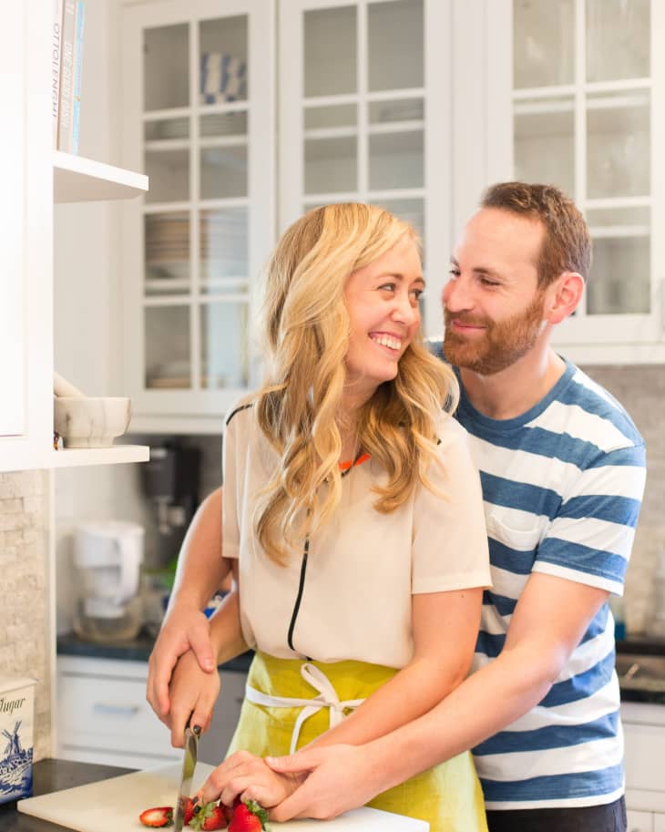 5 Strategies for Getting Your Partner to Wash the Dishes for You | The ...