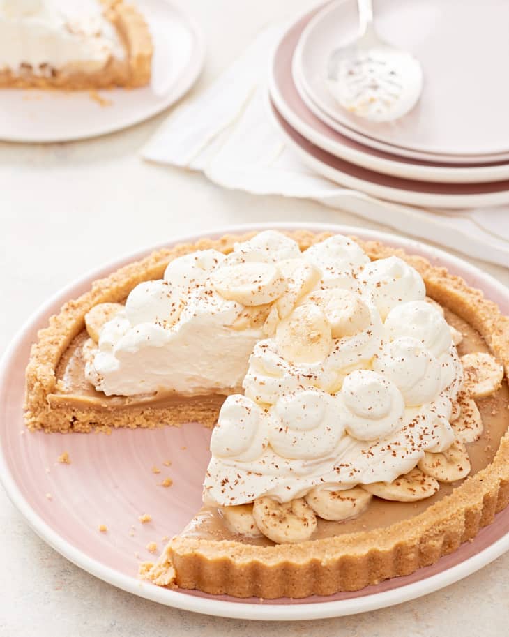Recipe: Banana Toffee Pie with a Shortbread Crust | The Kitchn
