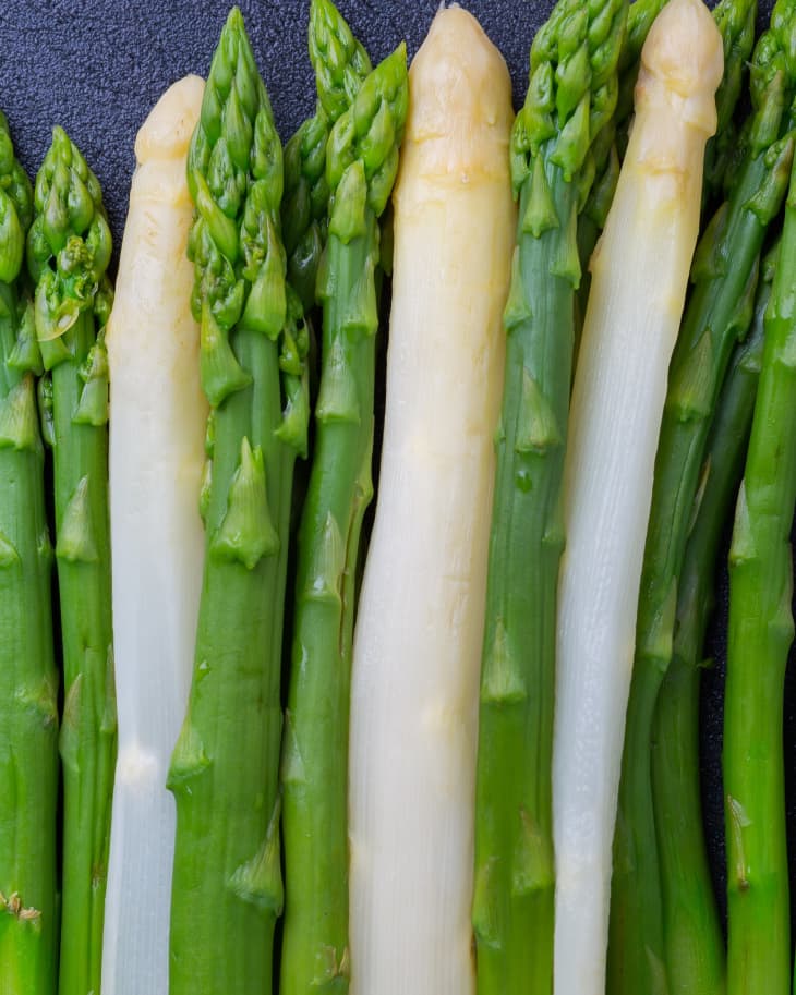 What’s the Difference Between White and Green Asparagus? | Kitchn