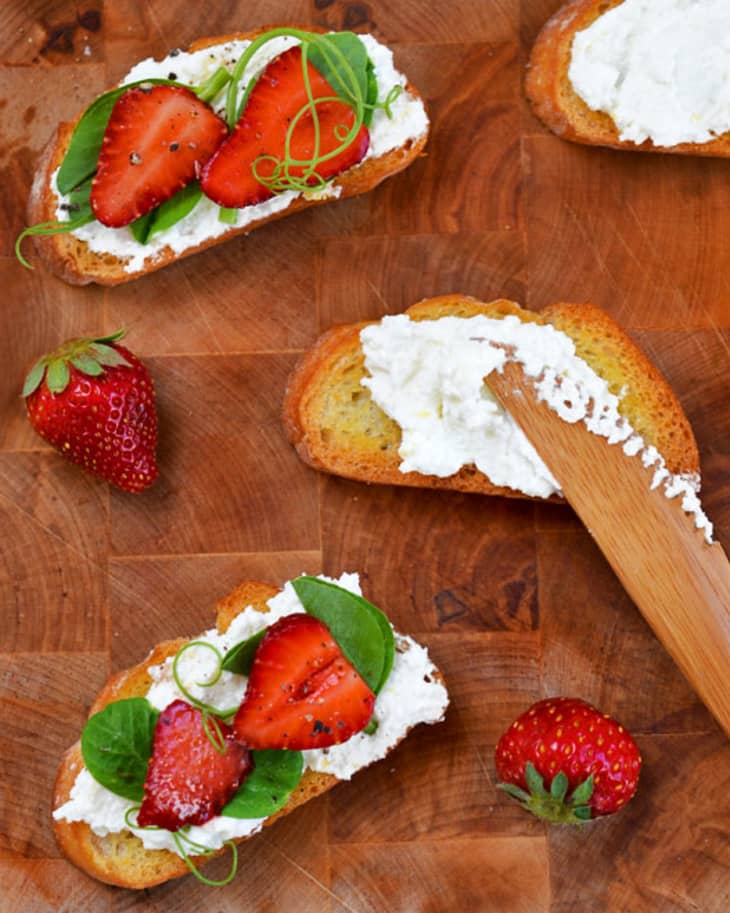 Spring Appetizer Recipe: Crostini with Pea Shoots and Strawberries ...