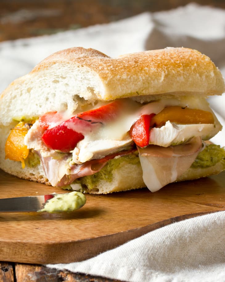 Easy Lunch Recipe: Roasted Red Pepper, Chicken & Mozzarella Sandwich ...