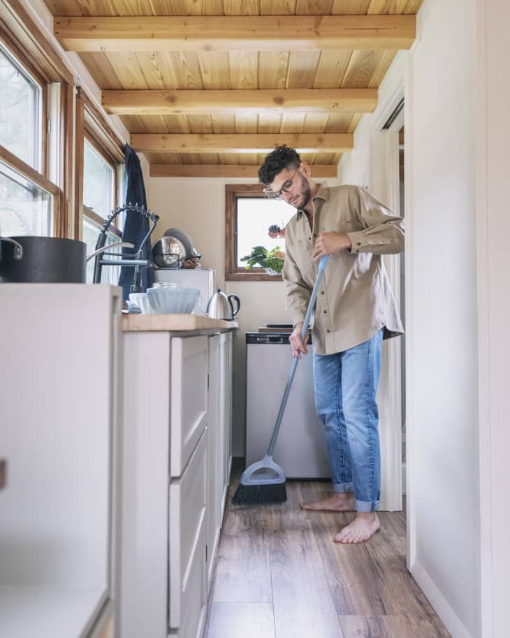 Best Kitchen Broom - Casabella Broom Review | The Kitchn