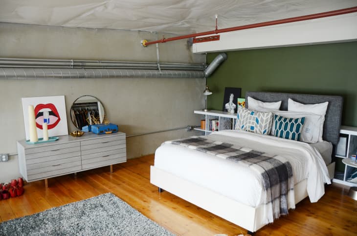 Try This DIY Walk-in Closet Bedroom Layout Idea | Apartment Therapy