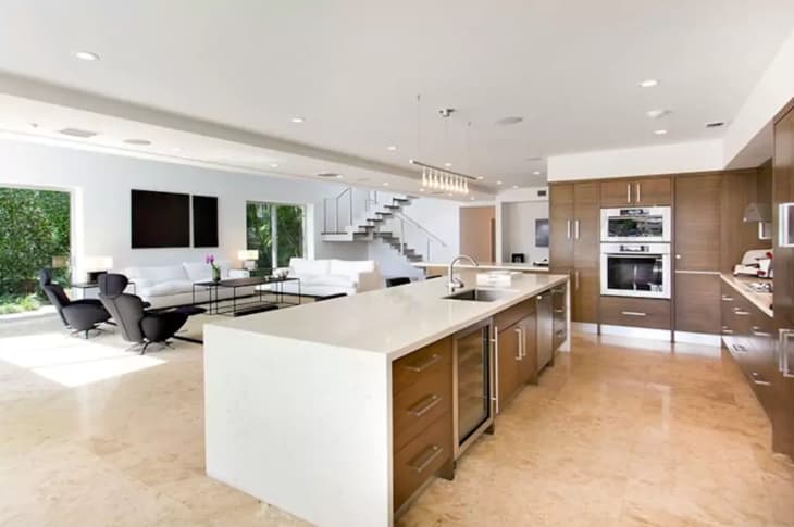 Vacation Rentals We Love: Waterfront Dining in Miami Beach | The Kitchn