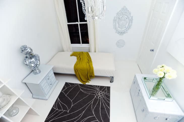 125 Square Feet! Kristen’s Minimalist Studio in Seattle | Apartment Therapy