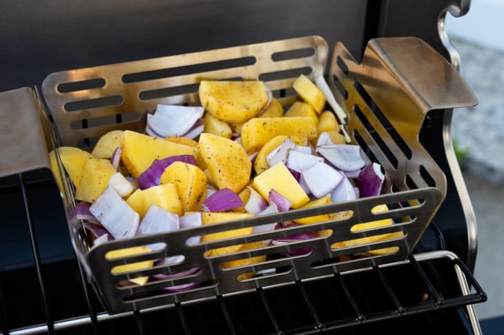 Best Way to Clean a Greasy Grill Basket | Apartment Therapy