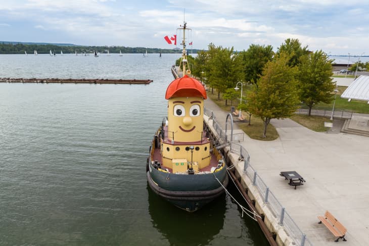 This Adorable Smiley Face Tugboat Is Available on Airbnb | Apartment ...