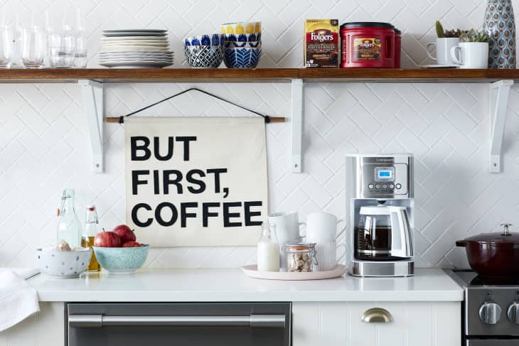 How to Make a Buzz-Worthy Hanging Wall Banner | Apartment Therapy