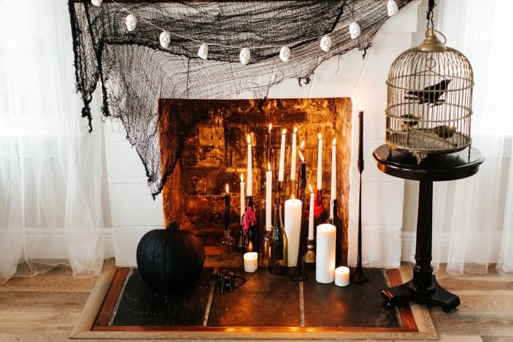 Make This Gothic-Glam Skull Garland from an Ice Cube Mold | Apartment ...