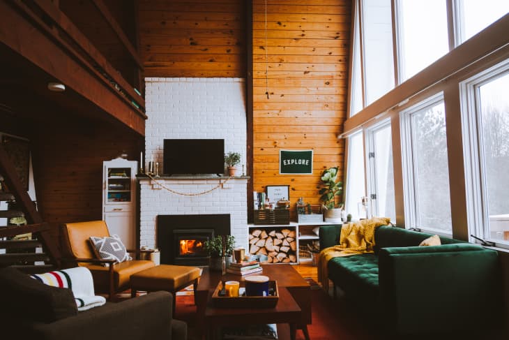 Rustic Decor Ideas in a Cozy Catskills Cabin Tour | Apartment Therapy