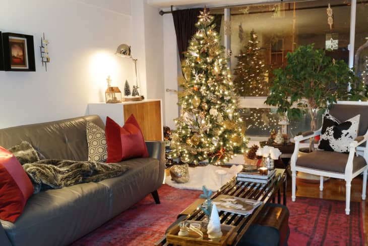 Apartment christmas tree store