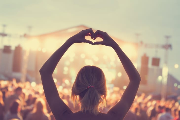 Have Anxiety? You Might Love Going to Concerts Alone | Apartment Therapy