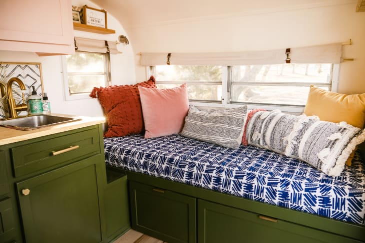 Small House Tours: Best Advice for Living in Small Spaces | Apartment ...