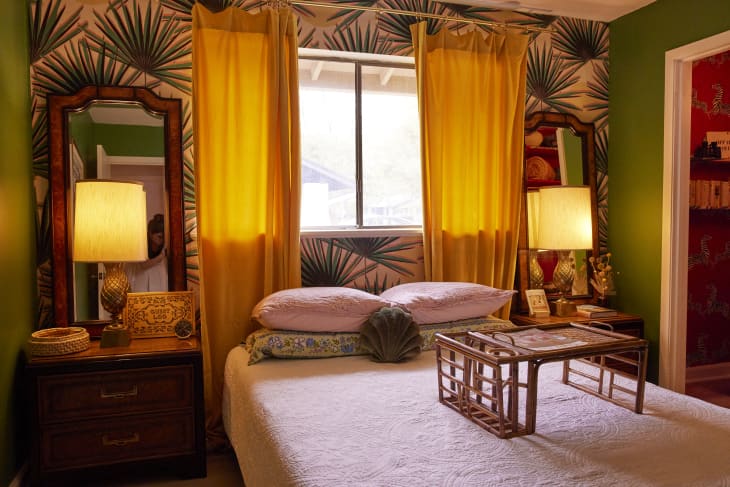 Use Curtains Behind Your Bed for a Stunning Design Statement ...