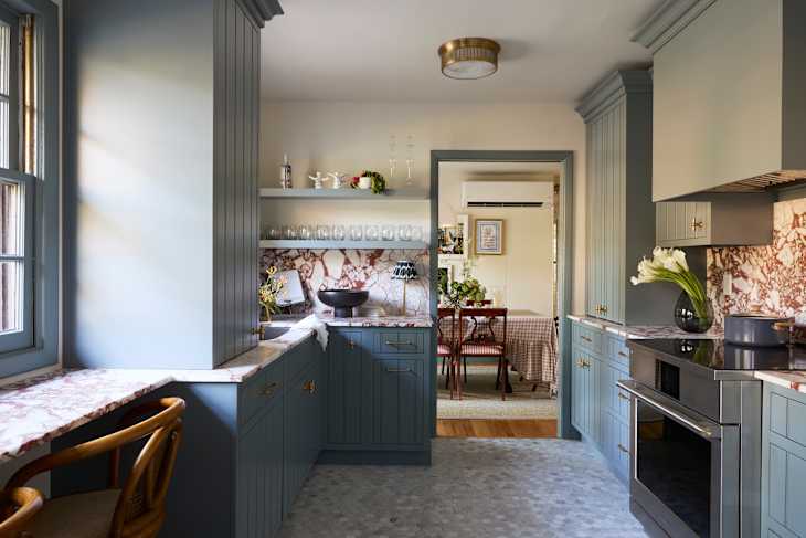 What to Know on the Seamless Countertop & Backsplash Trend | Apartment ...