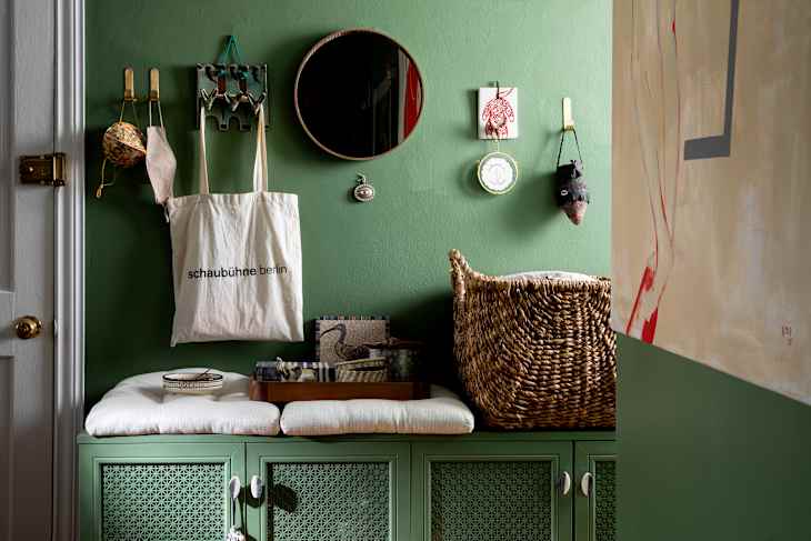 I’m Using a Curtain Rod to Hang Purses | Apartment Therapy