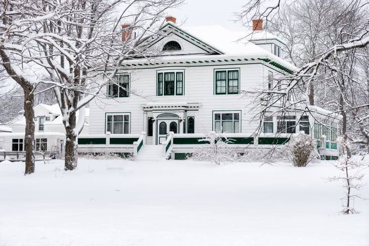 What a Fresh Dusting of Snow Can Tell You About Your Home | Apartment ...