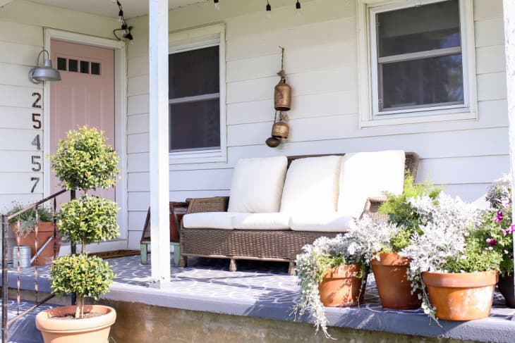 15 Stylish, Welcoming Front Porch Decorating Ideas | Apartment Therapy