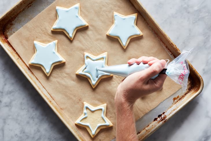 How to Pipe Royal Icing Using Binder Clips | The Kitchn
