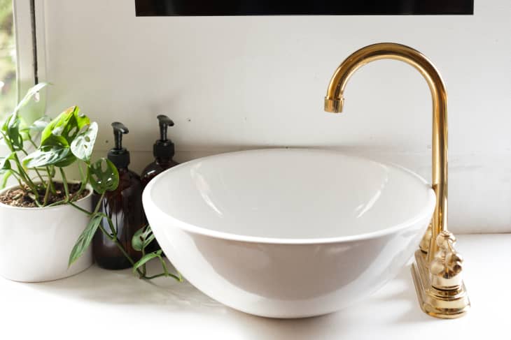The Definition of a Half-Bath — And What Makes It Different from Other ...
