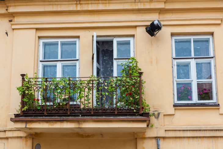 What Is a Juliet Balcony? History, Purpose & Decorating Tips ...