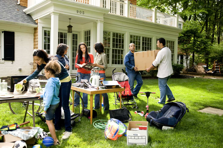 The One Thing You Should Always Do Before a Group Yard Sale | Apartment ...
