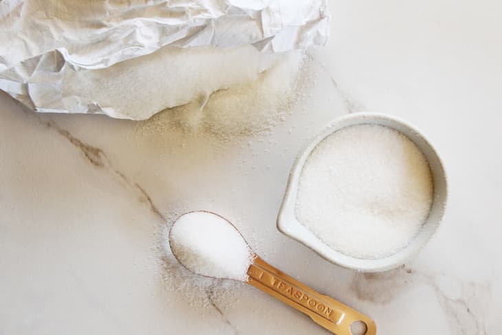 Borax vs Baking Soda: When to Use Each for Cleaning | Apartment Therapy Borax vs Baking Soda: When to Use Each for Cleaning | Apartment Therapy