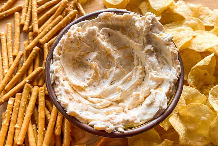 4-Ingredient Pub Cheese Dip | Apartment Therapy