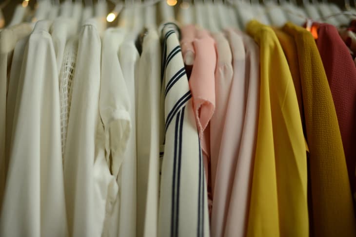 How to Color-Code a Closet, According to a Pro Organizer | Apartment ...