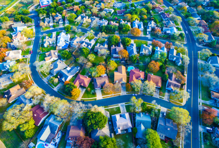 The Suburb of the Future: Fewer Driveways, More Drones? | Apartment Therapy