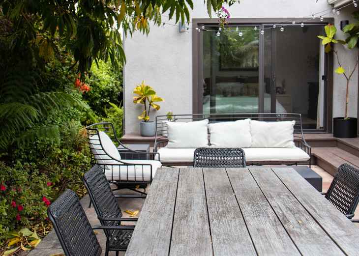 4 Smart Deck Furniture Layout Ideas, According to Designers | Apartment ...