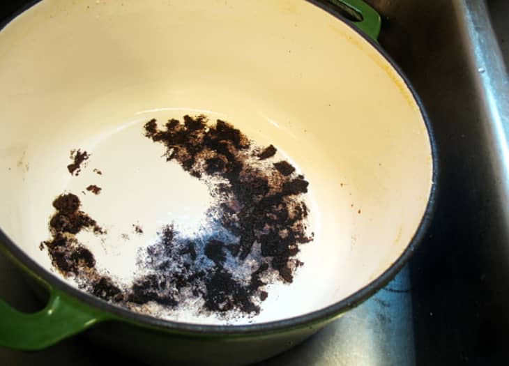 Kitchen Nightmares: Cleaning Scorched and Burnt Food Off Pots and Pans ...