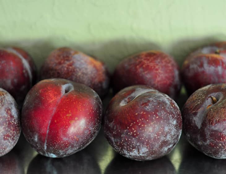 Here's What to Do with Plums in the Summer | The Kitchn