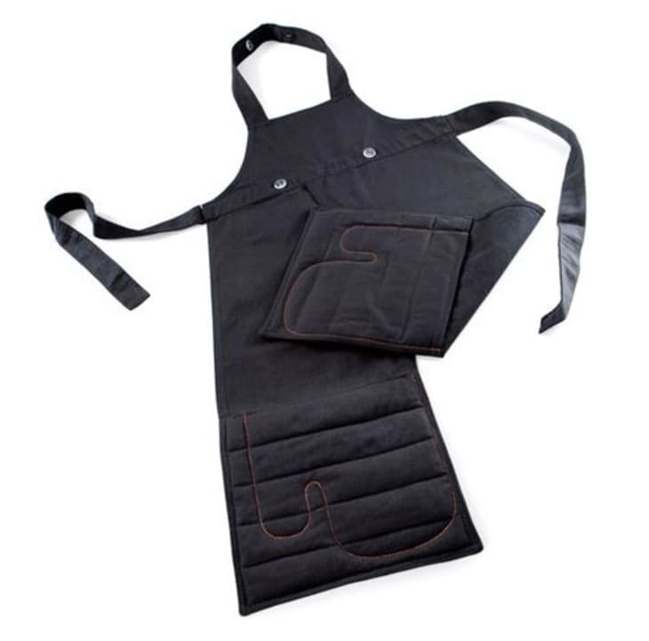 Smart Solutions: An Apron With Built-In Oven Mitts! | The Kitchn