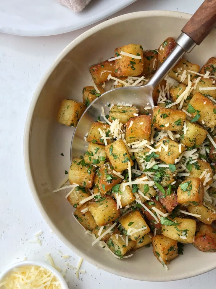 Pommes Persillade Recipe (Potatoes with Parsley and Garlic) | The Kitchn