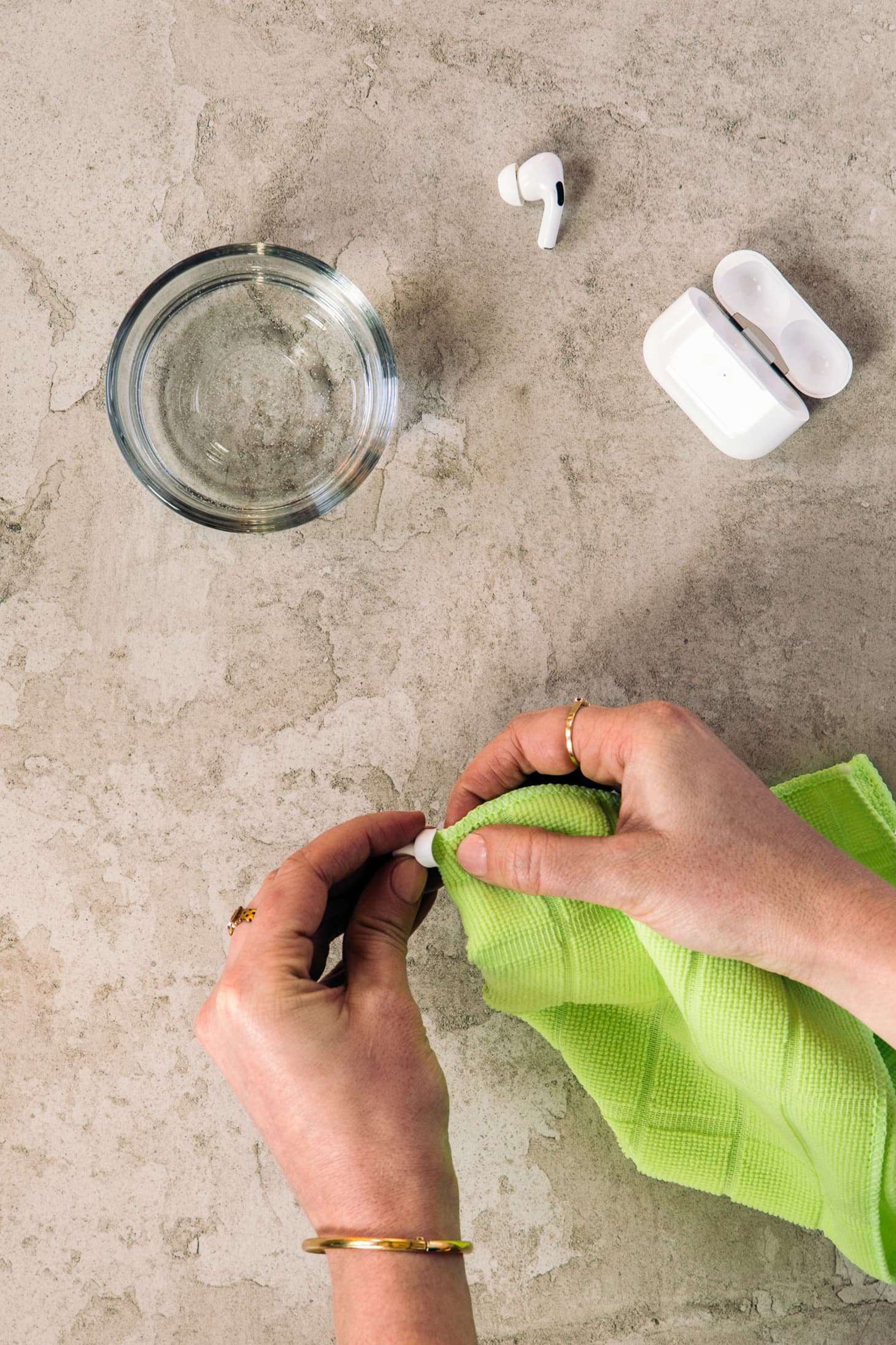 The Best Ways to Clean Apple Airpods and Airpods Pro | Apartment Therapy