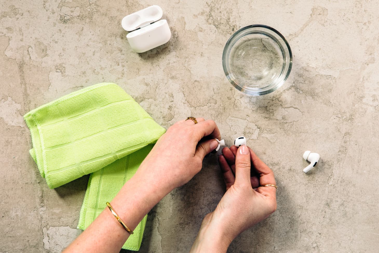 The Best Ways to Clean Apple Airpods and Airpods Pro | Apartment Therapy