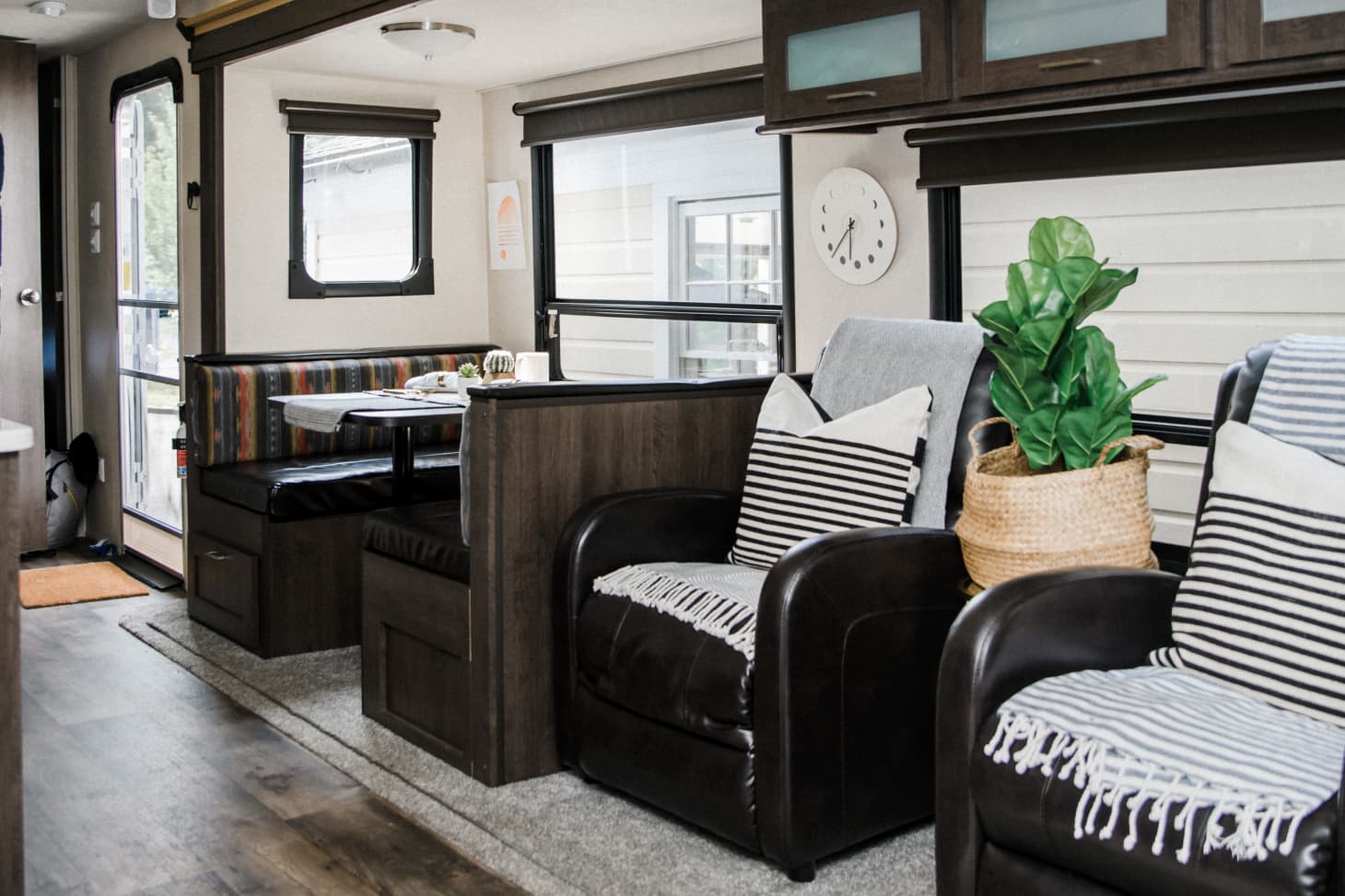 How One Photographer's Camper into a Cozy Home | Apartment Therapy